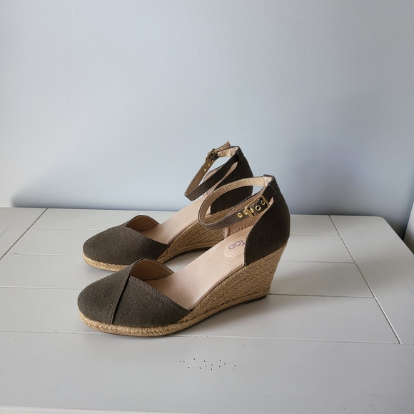 me too | Shoes | Me Too Olive Green Espadrille Wedges Size M Buckle ...